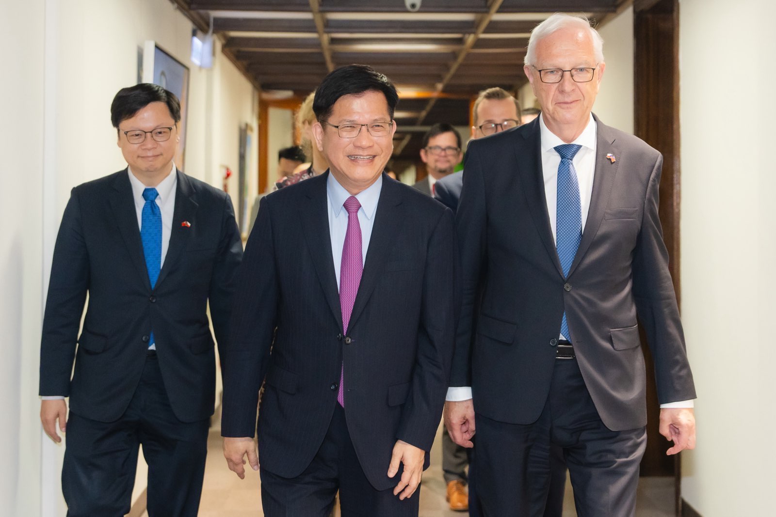 Foreign Minister Lin hosts welcome banquet for Czech delegation led by ...